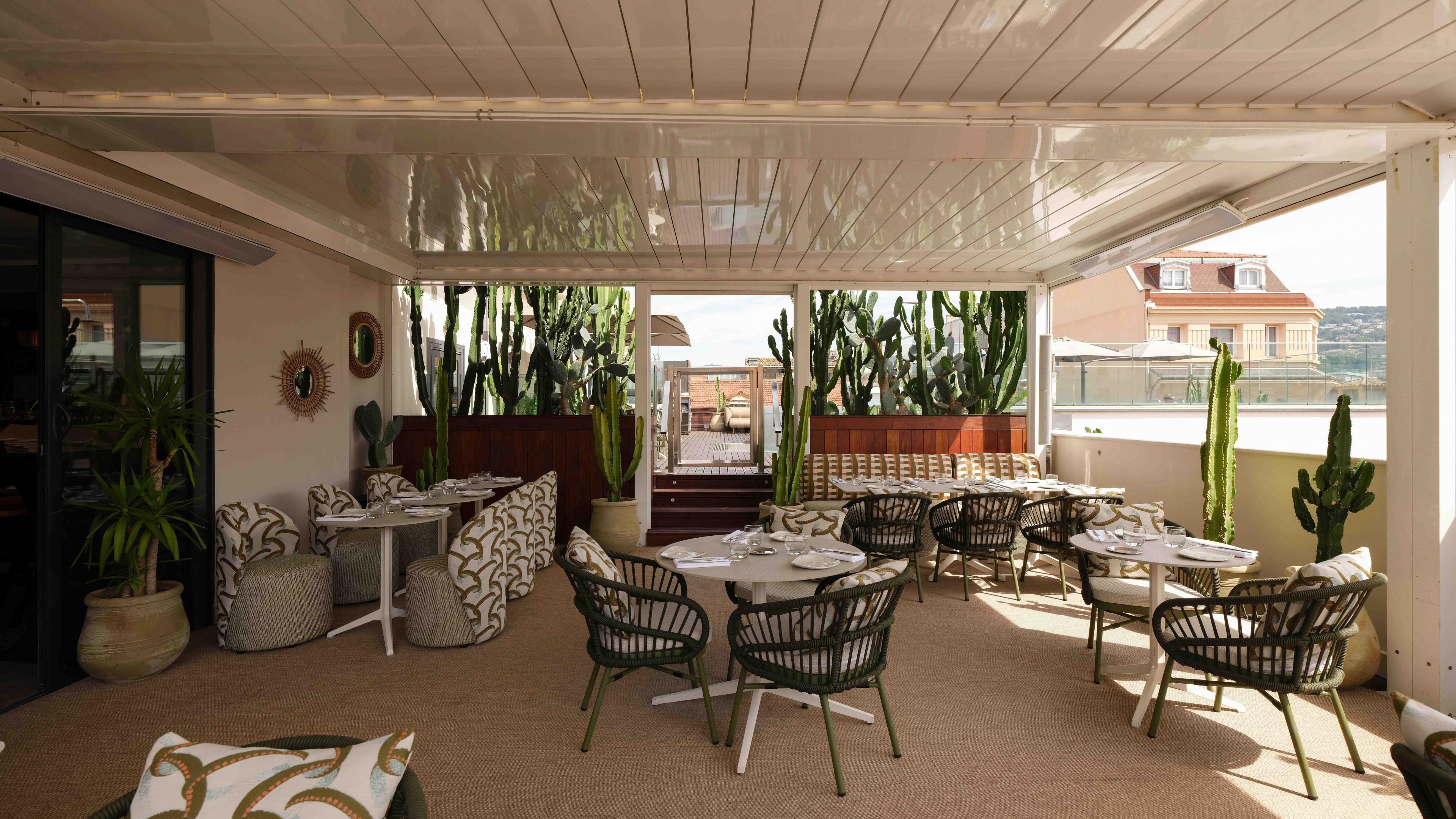 Le Roof - Rooftop, Restaurant et Bar à Cannes - Site Officiel